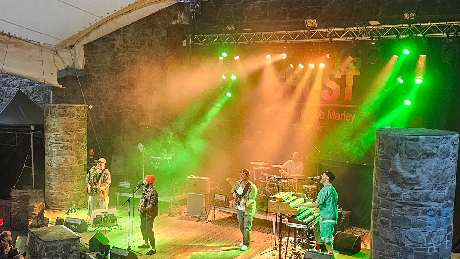 Grandiose Reggae-Party mit “Marley’s Ghost” in Burg-Kulisse - epa ...